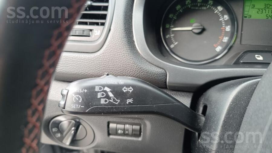 Pelēks Skoda Fabia 2011 Rīga, ar dzinēja tilpumu 1.60 L un nobraukumu 237 tūkst. km par 4900 €, foto 15 vietnē AUTOMOTO.COM.LV