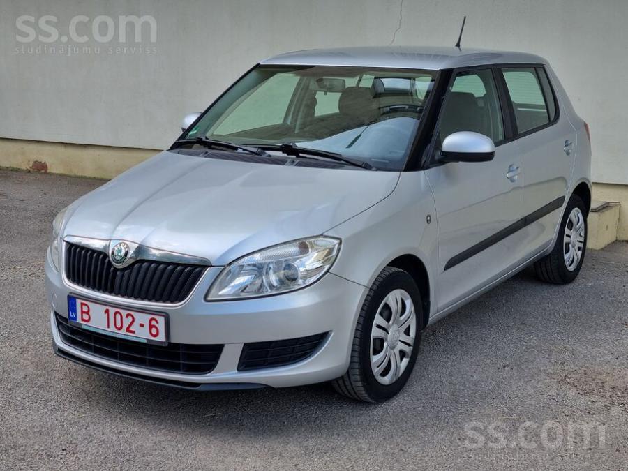 Grey Skoda Fabia 2011 in Ogre, with an engine capacity of 1.60 L and mileage of 250 thousand km for 3750 €, photo 1 on AUTOMOTO.COM.LV