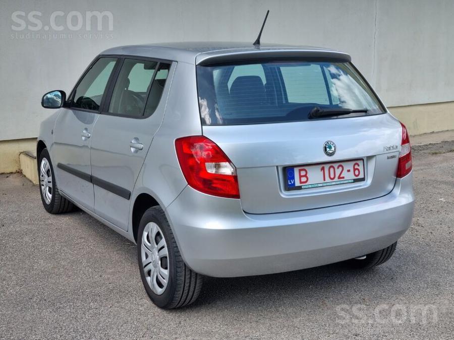 Grey Skoda Fabia 2011 in Ogre, with an engine capacity of 1.60 L and mileage of 250 thousand km for 3750 €, photo 7 on AUTOMOTO.COM.LV