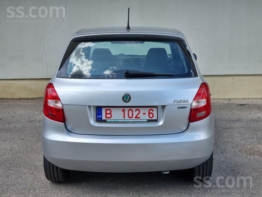 Grey Skoda Fabia 2011 in Ogre, with an engine capacity of 1.60 L and mileage of 250 thousand km for 3750 €, photo 8 on AUTOMOTO.COM.LV