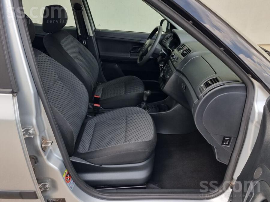 Grey Skoda Fabia 2011 in Ogre, with an engine capacity of 1.60 L and mileage of 250 thousand km for 3750 €, photo 10 on AUTOMOTO.COM.LV