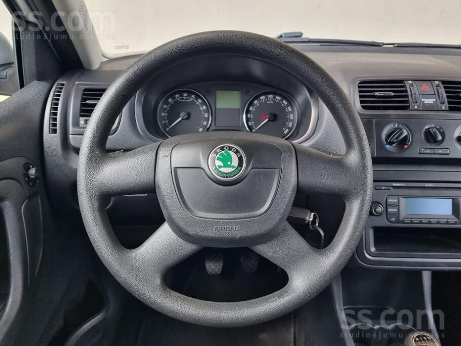 Grey Skoda Fabia 2011 in Ogre, with an engine capacity of 1.60 L and mileage of 250 thousand km for 3750 €, photo 16 on AUTOMOTO.COM.LV