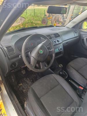 Grey Skoda Fabia 2011 in Kuldiga, with an engine capacity of 1.60 L and mileage of 410 thousand km for 550 €, photo 4 on AUTOMOTO.COM.LV