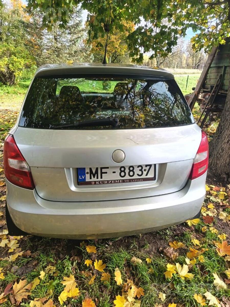 Grey Skoda Fabia 2011 in Kuldiga, with an engine capacity of 1.60 L and mileage of 410 thousand km for 550 €, photo 6 on AUTOMOTO.COM.LV