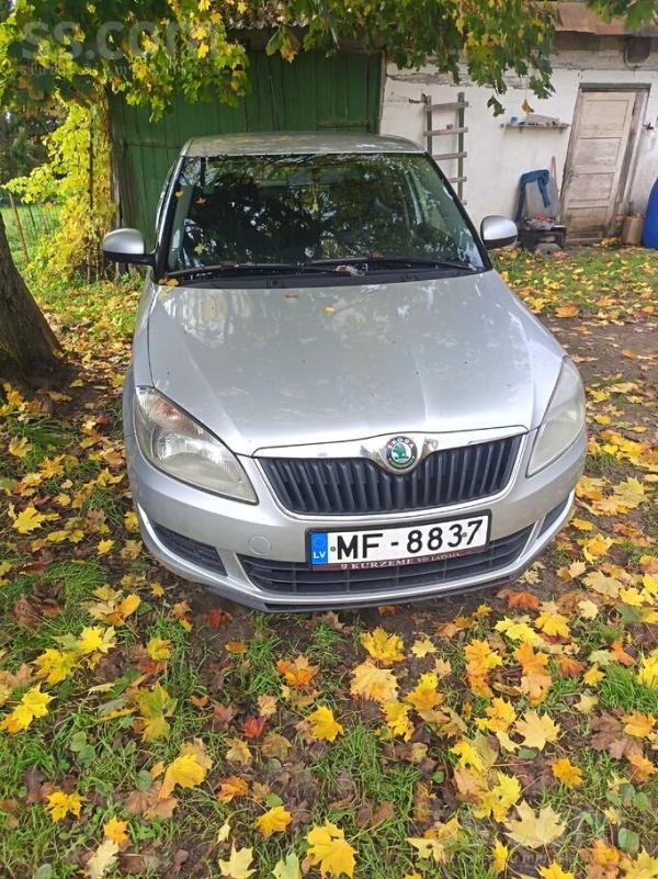 Pelēks Skoda Fabia 2011 Kuldīga, ar dzinēja tilpumu 1.60 L un nobraukumu 410 tūkst. km par 550 €, foto 3 vietnē AUTOMOTO.COM.LV