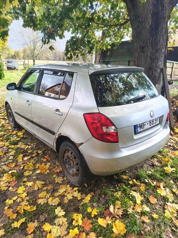 Pelēks Skoda Fabia 2011 Kuldīga, ar dzinēja tilpumu 1.60 L un nobraukumu 410 tūkst. km par 550 €, foto 5 vietnē AUTOMOTO.COM.LV