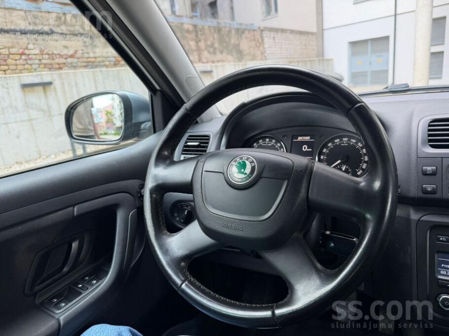 Grey Skoda Fabia 2012 in Riga, with an engine capacity of 1.60 L and mileage of 288 thousand km for 2300 €, photo 7 on AUTOMOTO.COM.LV
