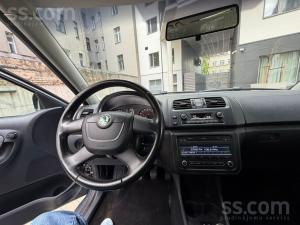 Grey Skoda Fabia 2012 in Riga, with an engine capacity of 1.60 L and mileage of 288 thousand km for 2300 €, photo 8 on AUTOMOTO.COM.LV