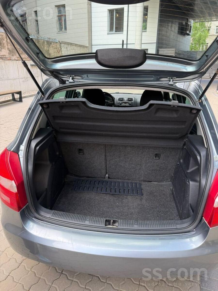 Grey Skoda Fabia 2012 in Riga, with an engine capacity of 1.60 L and mileage of 288 thousand km for 2300 €, photo 11 on AUTOMOTO.COM.LV