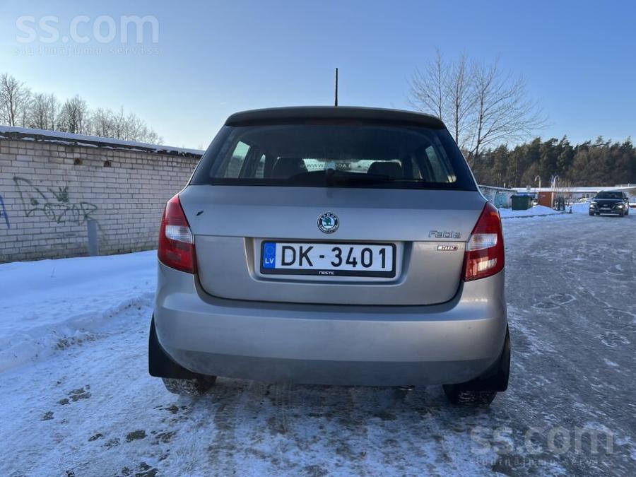 Grey Skoda Fabia 2012 in Riga, with an engine capacity of 1.20 L and mileage of 229 thousand km for 1820 €, photo 3 on AUTOMOTO.COM.LV