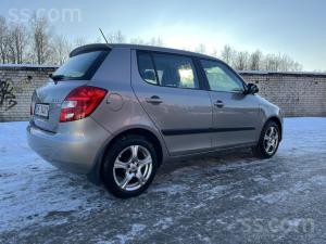 Grey Skoda Fabia 2012 in Riga, with an engine capacity of 1.20 L and mileage of 229 thousand km for 1820 €, photo 4 on AUTOMOTO.COM.LV