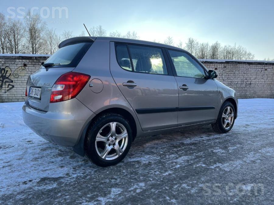 Grey Skoda Fabia 2012 in Riga, with an engine capacity of 1.20 L and mileage of 229 thousand km for 1820 €, photo 4 on AUTOMOTO.COM.LV