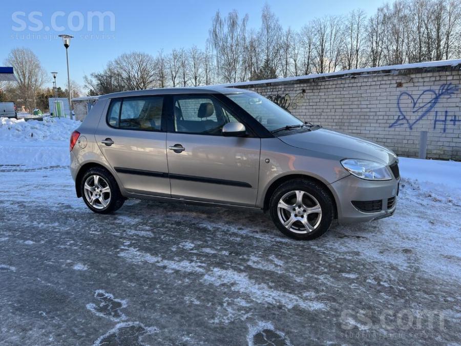 Grey Skoda Fabia 2012 in Riga, with an engine capacity of 1.20 L and mileage of 229 thousand km for 1820 €, photo 6 on AUTOMOTO.COM.LV