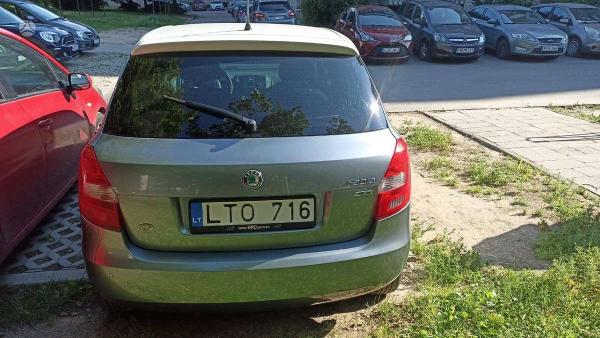 Pelēks Skoda Fabia 2012 Viļņa, ar dzinēja tilpumu 1.20 L un nobraukumu 328 tūkst. km par 2800 €, foto 5 vietnē AUTOMOTO.COM.LV