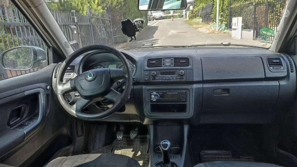 Pelēks Skoda Fabia 2012 Viļņa, ar dzinēja tilpumu 1.20 L un nobraukumu 328 tūkst. km par 2800 €, foto 7 vietnē AUTOMOTO.COM.LV