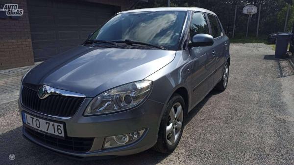 Skoda Fabia 2012 Viļņa vietnē Pelēks Skoda Fabia 2012 Viļņa, ar dzinēja tilpumu 1.20 L un nobraukumu 328 tūkst. km par 1700 €, foto 3 vietnē AUTOMOTO.COM.LV