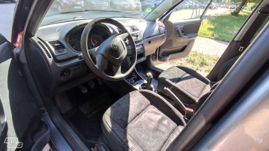 Pelēks Skoda Fabia 2012 Viļņa, ar dzinēja tilpumu 1.20 L un nobraukumu 328 tūkst. km par 1700 €, foto 7 vietnē AUTOMOTO.COM.LV