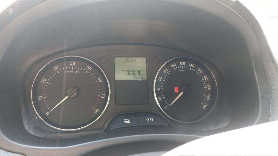 Pelēks Skoda Fabia 2012 Viļņa, ar dzinēja tilpumu 1.20 L un nobraukumu 328 tūkst. km par 1700 €, foto 9 vietnē AUTOMOTO.COM.LV
