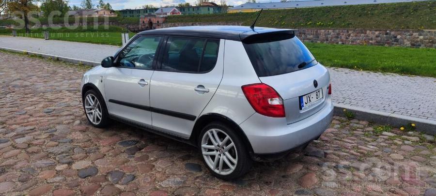 Pelēks Skoda Fabia 2013 Daugavpils, ar dzinēja tilpumu 1.60 L un nobraukumu 278 tūkst. km par 3500 €, foto 3 vietnē AUTOMOTO.COM.LV