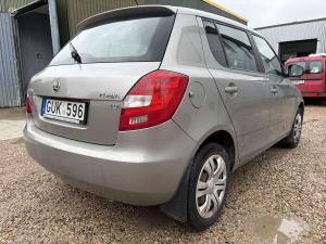 Pelēks Skoda Fabia 2013 Viļņa, ar dzinēja tilpumu 1.60 L un nobraukumu 338 tūkst. km par 950 €, foto 6 vietnē AUTOMOTO.COM.LV