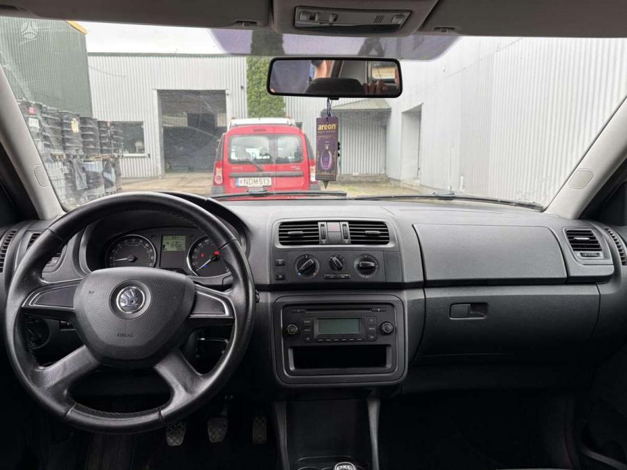 Pelēks Skoda Fabia 2013 Viļņa, ar dzinēja tilpumu 1.60 L un nobraukumu 338 tūkst. km par 950 €, foto 7 vietnē AUTOMOTO.COM.LV