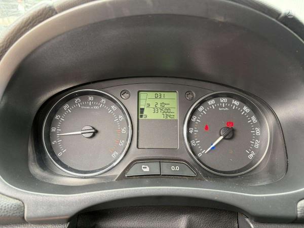 Pelēks Skoda Fabia 2013 Viļņa, ar dzinēja tilpumu 1.60 L un nobraukumu 338 tūkst. km par 950 €, foto 8 vietnē AUTOMOTO.COM.LV
