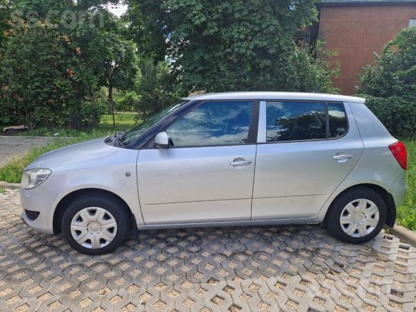 Grey Skoda Fabia 2013 in Riga, with an engine capacity of 1.20 L and mileage of 240 thousand km for 3000 €, photo 3 on AUTOMOTO.COM.LV