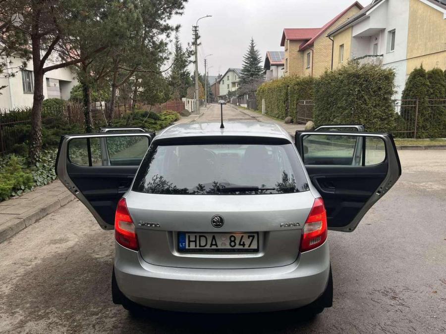 Grey Skoda Fabia 2014 in Vilnius, with an engine capacity of 1.60 L and mileage of 400 thousand km for 2700 €, photo 12 on AUTOMOTO.COM.LV