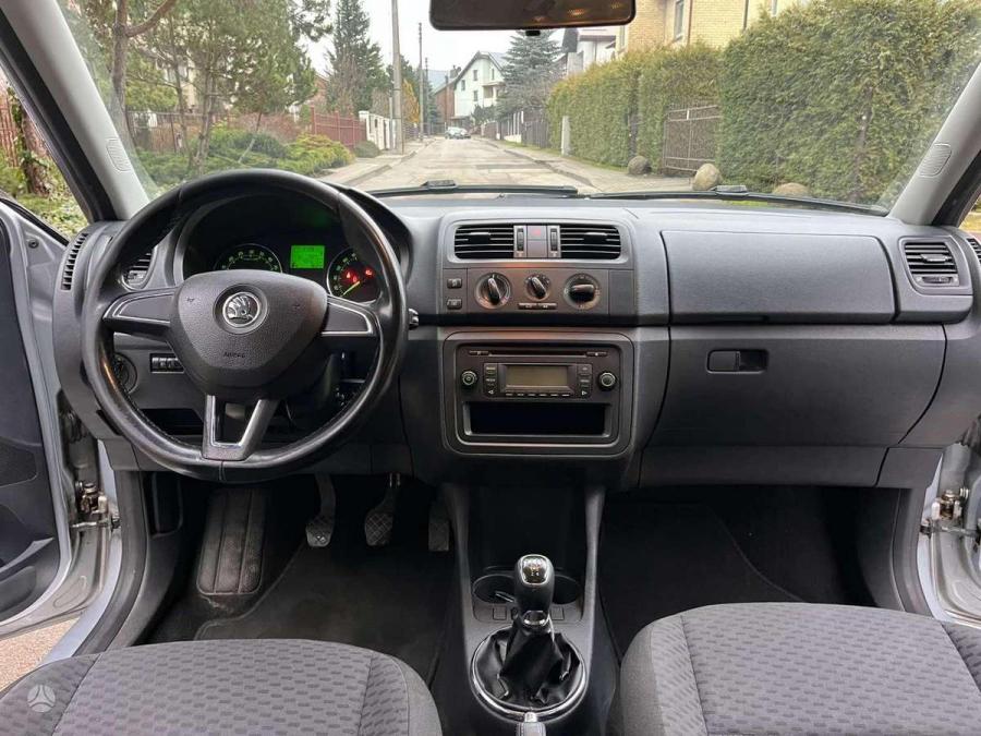 Grey Skoda Fabia 2014 in Vilnius, with an engine capacity of 1.60 L and mileage of 400 thousand km for 2700 €, photo 19 on AUTOMOTO.COM.LV