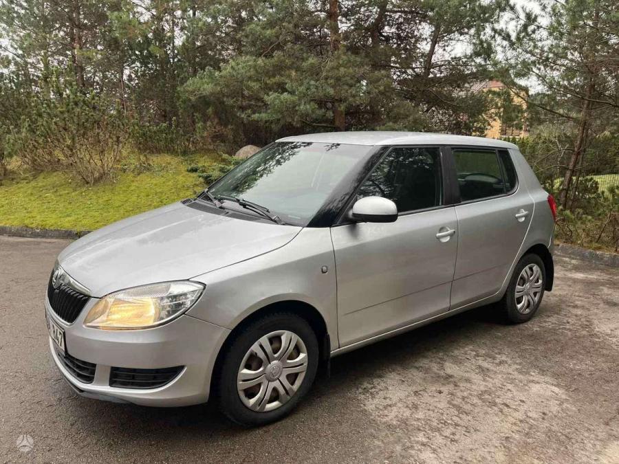 Grey Skoda Fabia 2014 in Vilnius, with an engine capacity of 1.60 L and mileage of 400 thousand km for 2700 €, photo 21 on AUTOMOTO.COM.LV