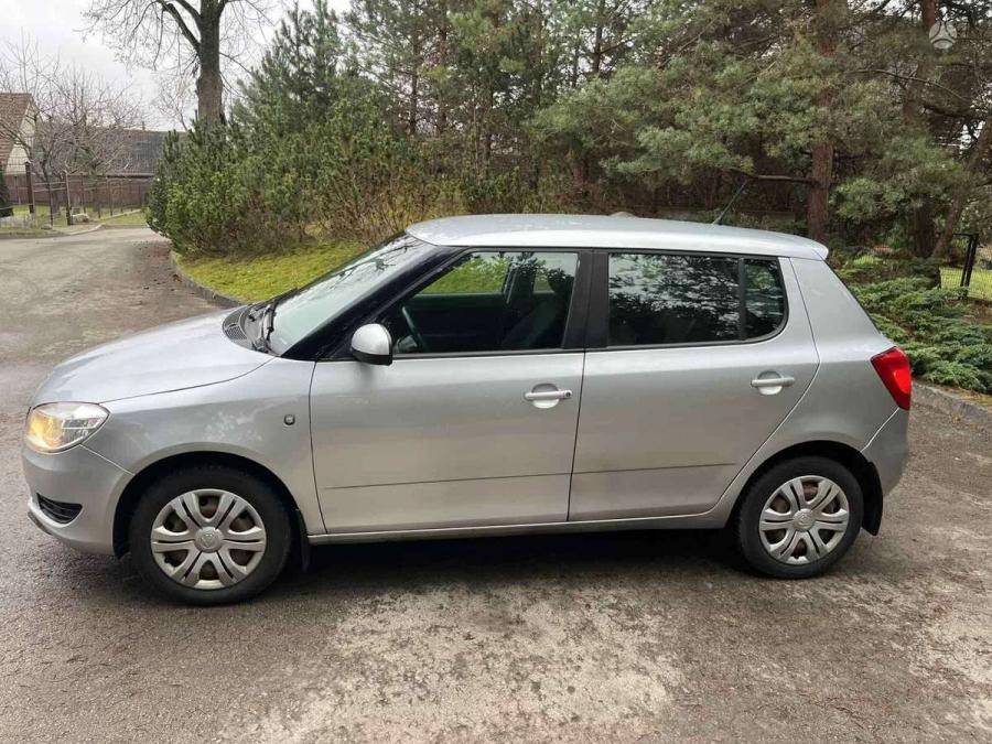 Grey Skoda Fabia 2014 in Vilnius, with an engine capacity of 1.60 L and mileage of 400 thousand km for 2700 €, photo 22 on AUTOMOTO.COM.LV