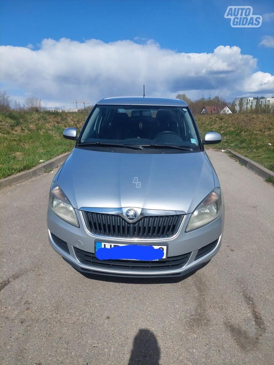 Pelēks Skoda Fabia 2014 Viļņa, ar dzinēja tilpumu 1.60 L un nobraukumu 384 tūkst. km par 1700 €, foto 1 vietnē AUTOMOTO.COM.LV