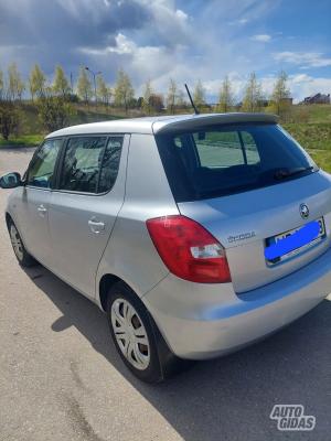 Pelēks Skoda Fabia 2014 Viļņa, ar dzinēja tilpumu 1.60 L un nobraukumu 384 tūkst. km par 1700 €, foto 4 vietnē AUTOMOTO.COM.LV