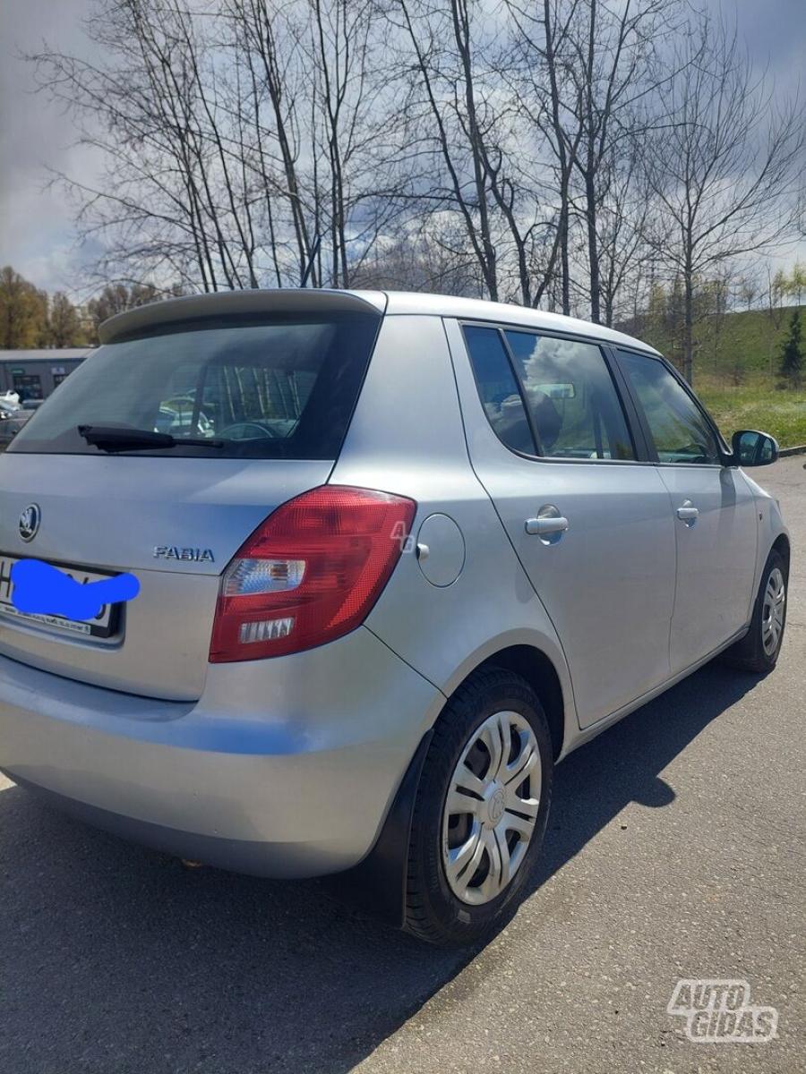 Pelēks Skoda Fabia 2014 Viļņa, ar dzinēja tilpumu 1.60 L un nobraukumu 384 tūkst. km par 1700 €, foto 6 vietnē AUTOMOTO.COM.LV