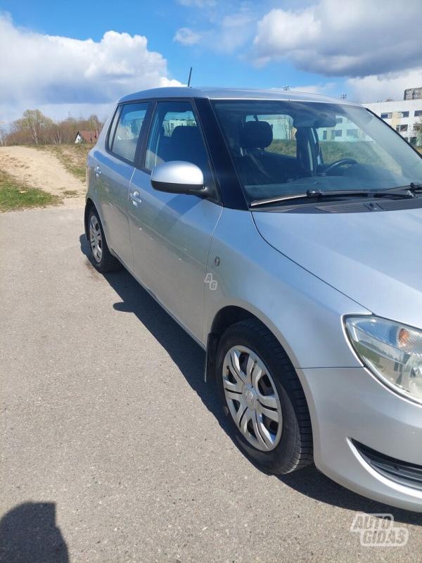 Pelēks Skoda Fabia 2014 Viļņa, ar dzinēja tilpumu 1.60 L un nobraukumu 384 tūkst. km par 1700 €, foto 7 vietnē AUTOMOTO.COM.LV