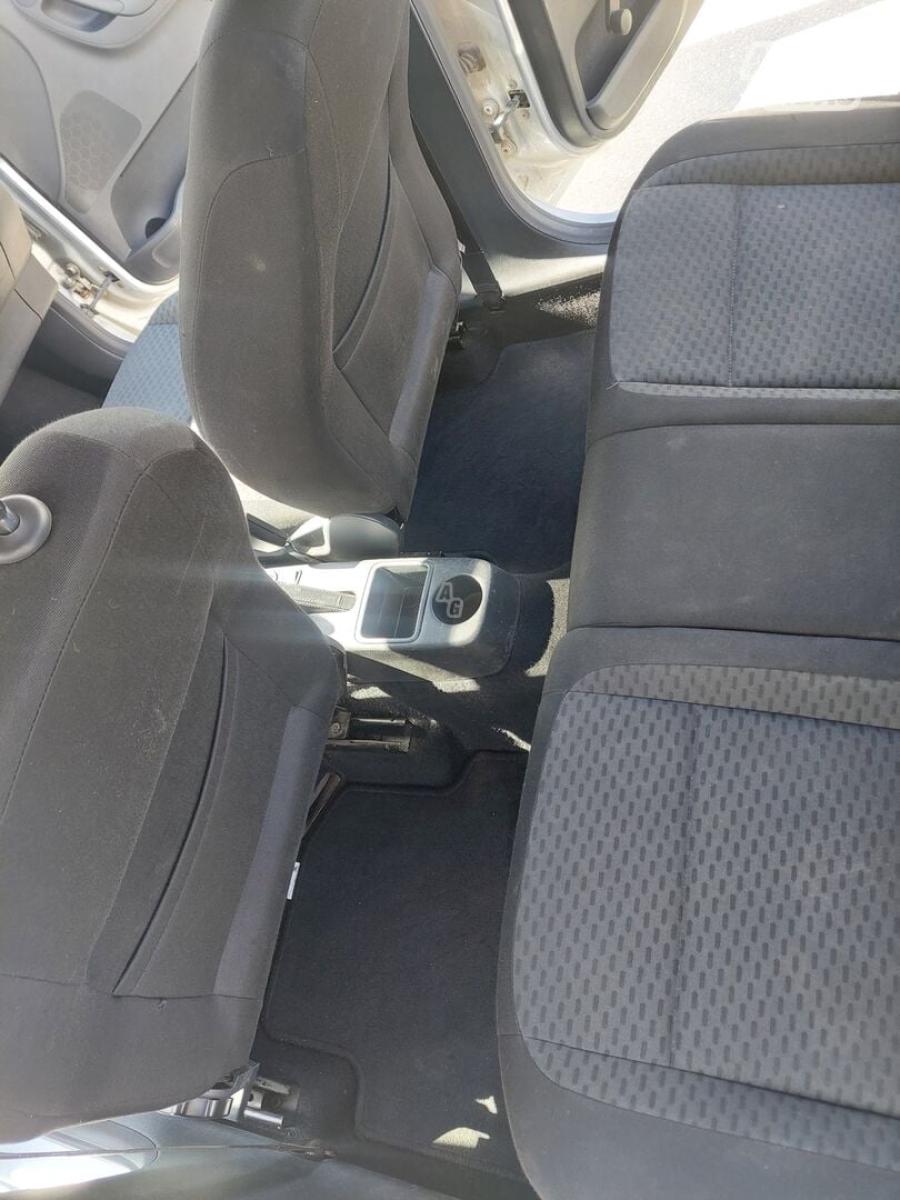 Pelēks Skoda Fabia 2014 Viļņa, ar dzinēja tilpumu 1.60 L un nobraukumu 384 tūkst. km par 1700 €, foto 9 vietnē AUTOMOTO.COM.LV