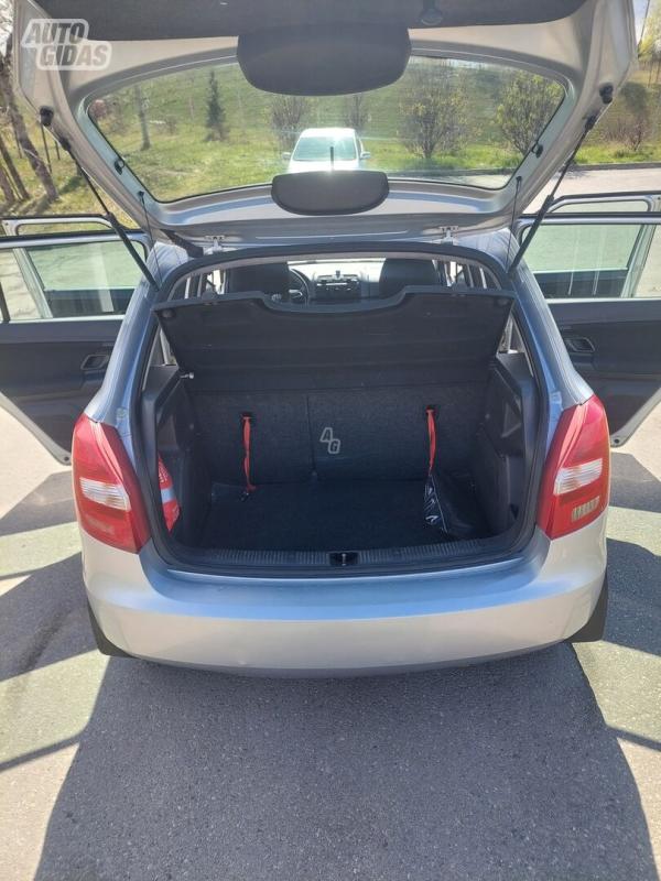 Pelēks Skoda Fabia 2014 Viļņa, ar dzinēja tilpumu 1.60 L un nobraukumu 384 tūkst. km par 1700 €, foto 10 vietnē AUTOMOTO.COM.LV