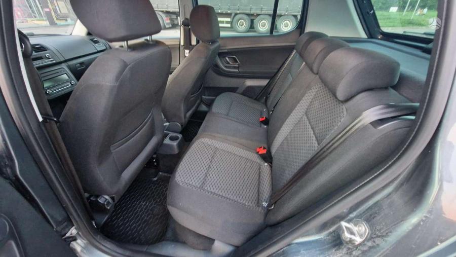 Grey Skoda Fabia 2014 in Vilnius, with an engine capacity of 1.20 L and mileage of 171 thousand km for 3990 €, photo 7 on AUTOMOTO.COM.LV