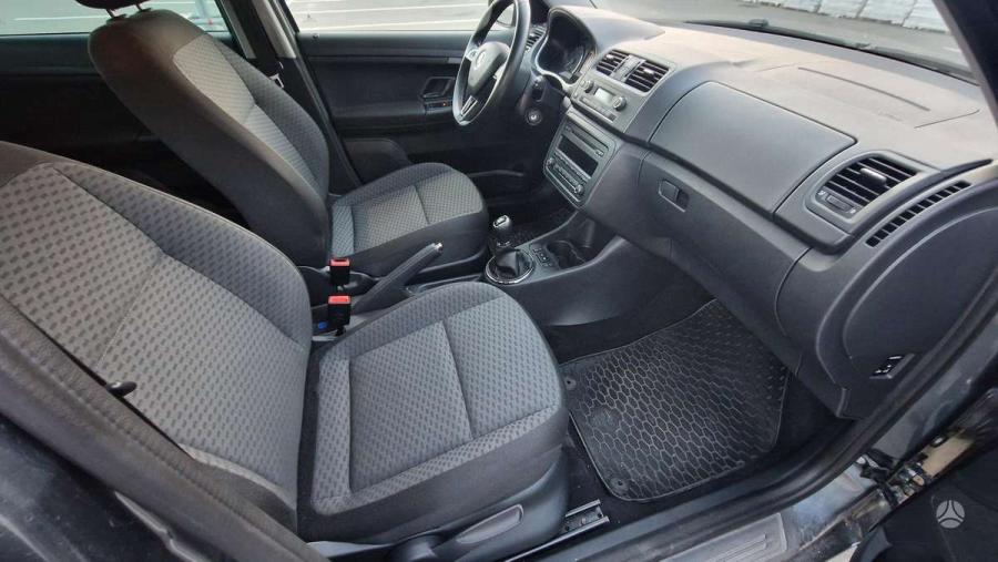 Grey Skoda Fabia 2014 in Vilnius, with an engine capacity of 1.20 L and mileage of 171 thousand km for 3990 €, photo 9 on AUTOMOTO.COM.LV