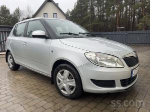 Серый Шкода Фабия 2014 в Рига, объемом двигателя 1.60 л и пробегом 111 тыс. км за 3550 €, фото 3 на AUTOMOTO.COM.LV
