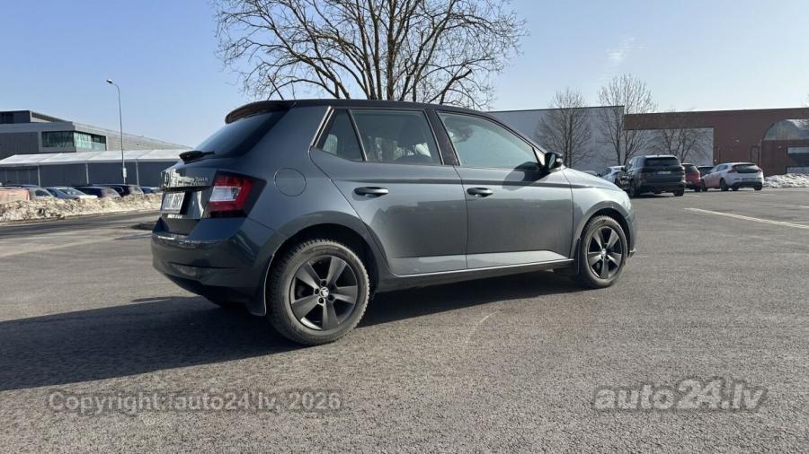 Grey Skoda Fabia 2016 in Tallinn, with an engine capacity of 1.20 L and mileage of 84 thousand km for 9900 €, photo 4 on AUTOMOTO.COM.LV