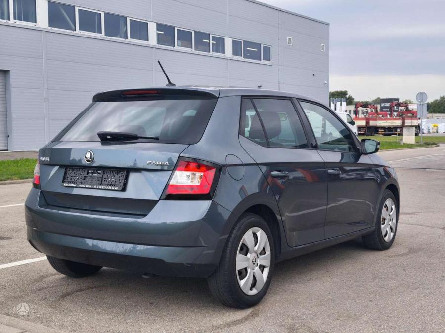 Pelēks Skoda Fabia 2016 Marijampole, ar dzinēja tilpumu 1.42 L un nobraukumu 235 tūkst. km par 3850 €, foto 5 vietnē AUTOMOTO.COM.LV