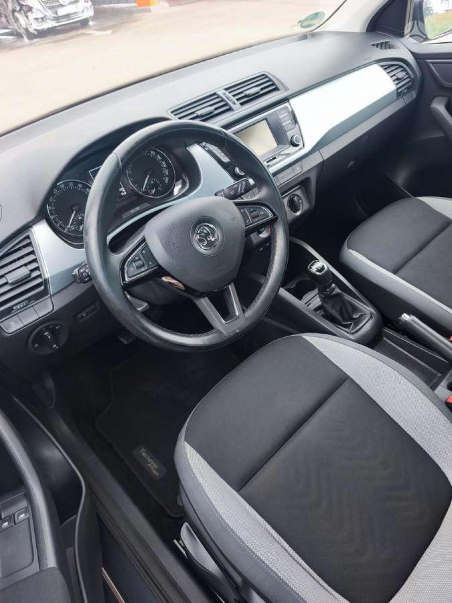 Pelēks Skoda Fabia 2016 Marijampole, ar dzinēja tilpumu 1.42 L un nobraukumu 235 tūkst. km par 3850 €, foto 11 vietnē AUTOMOTO.COM.LV