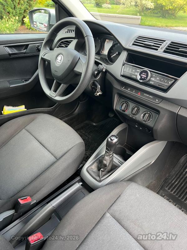 Pelēks Skoda Fabia 2016 Tallina, ar dzinēja tilpumu 1.00 L un nobraukumu 80 tūkst. km par 6500 €, foto 5 vietnē AUTOMOTO.COM.LV