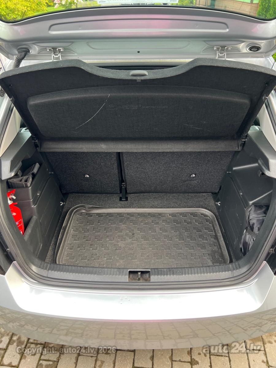 Grey Skoda Fabia 2016 in Tallinn, with an engine capacity of 1.00 L and mileage of 80 thousand km for 6500 €, photo 8 on AUTOMOTO.COM.LV