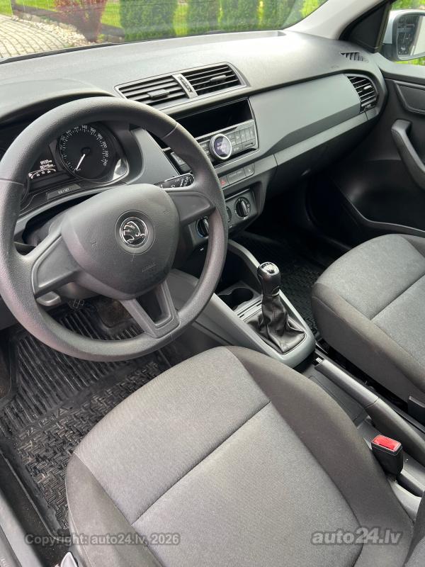 Pelēks Skoda Fabia 2016 Tallina, ar dzinēja tilpumu 1.00 L un nobraukumu 80 tūkst. km par 6500 €, foto 8 vietnē AUTOMOTO.COM.LV