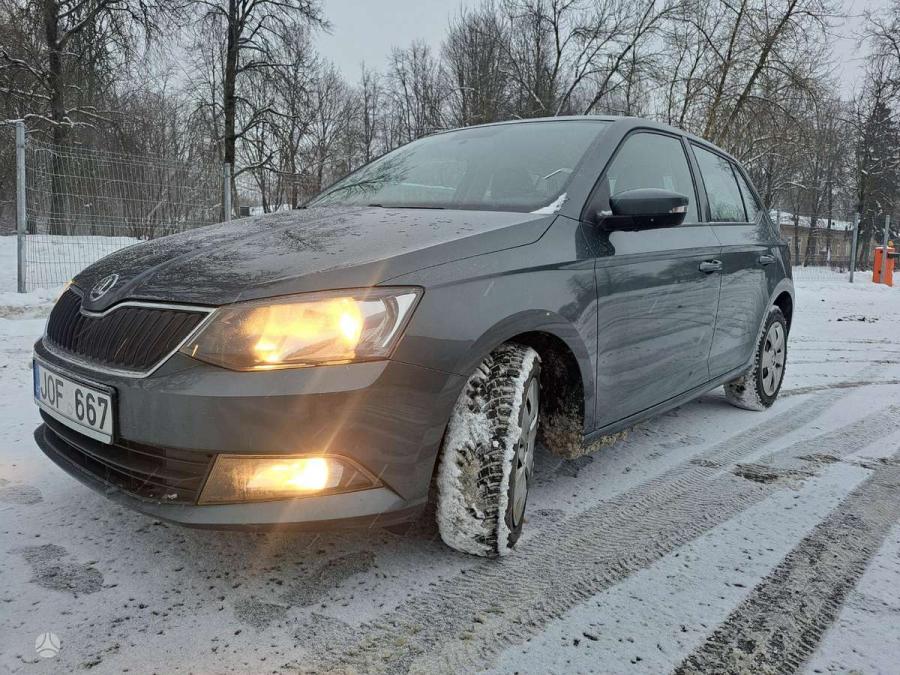 Серый Шкода Фабия 2017 в Вильнюс, объемом двигателя 1.20 л и пробегом 145 тыс. км за 5500 €, фото 2 на AUTOMOTO.COM.LV