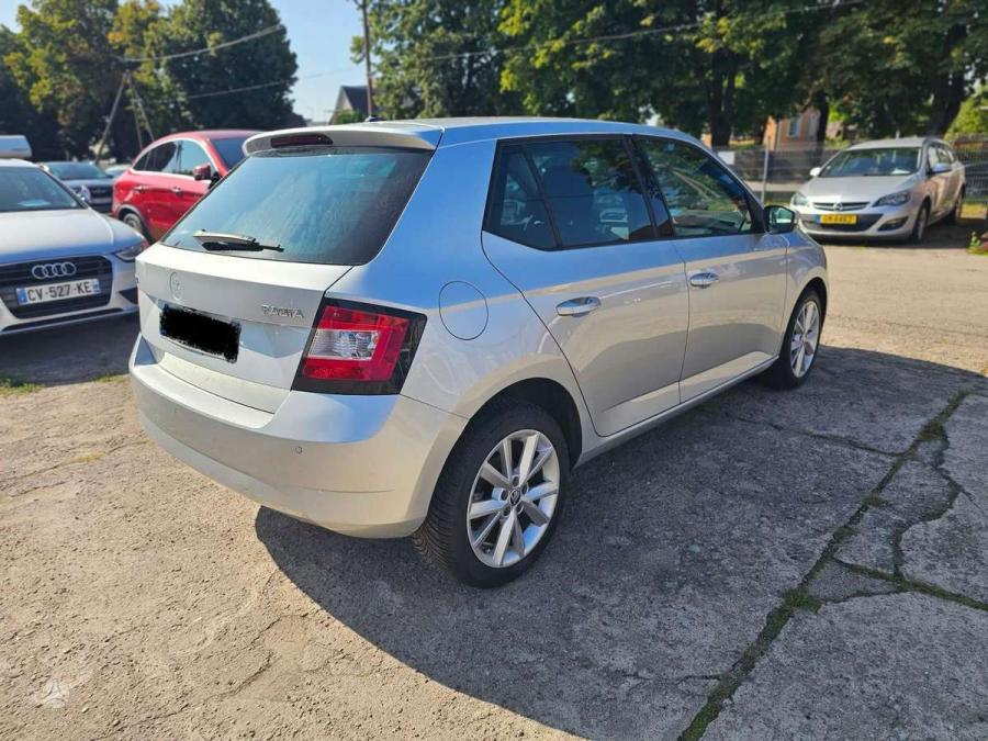 Grey Skoda Fabia 2018 in Taurage, with an engine capacity of 1.42 L and mileage of 225 thousand km for 4800 €, photo 5 on AUTOMOTO.COM.LV