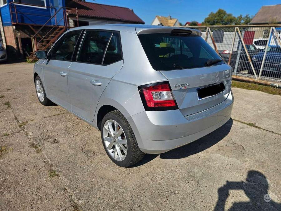 Grey Skoda Fabia 2018 in Taurage, with an engine capacity of 1.42 L and mileage of 225 thousand km for 4800 €, photo 6 on AUTOMOTO.COM.LV