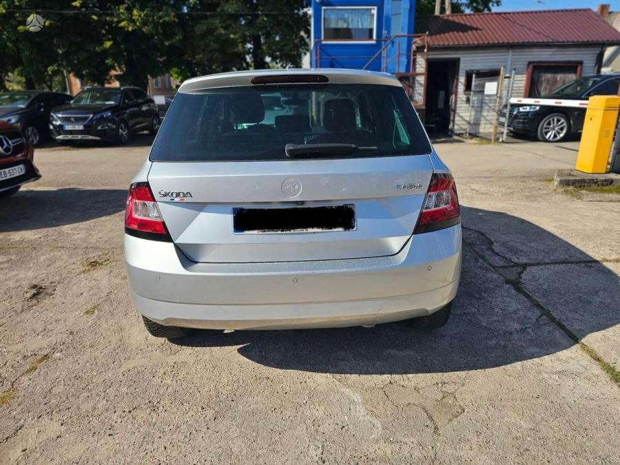 Grey Skoda Fabia 2018 in Taurage, with an engine capacity of 1.42 L and mileage of 225 thousand km for 4800 €, photo 7 on AUTOMOTO.COM.LV